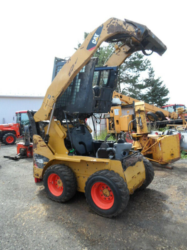 Skid-steer Caterpillar 242B-3, 2014 – Machinerie Alarie